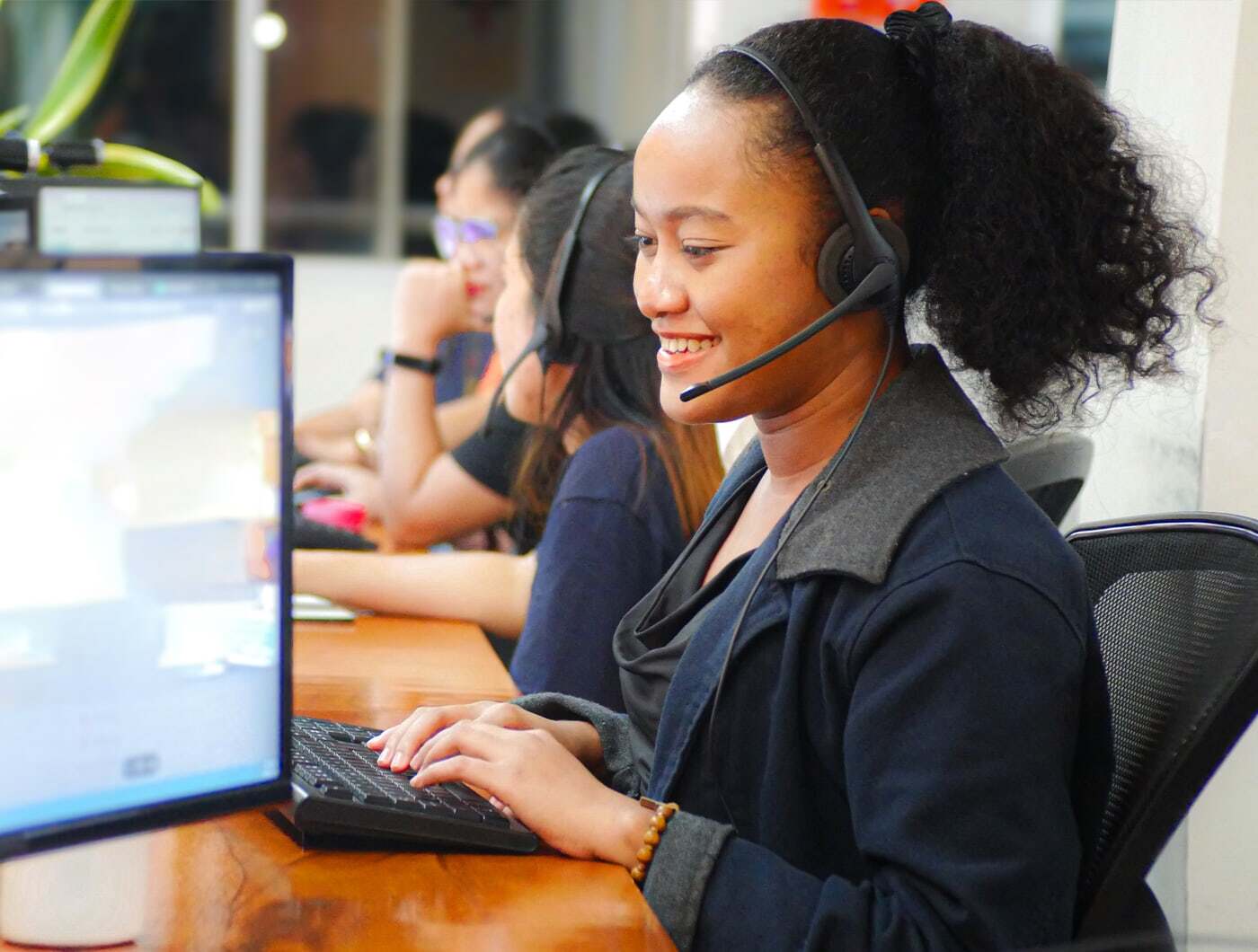 Unleash exceptional outsourced customer support with Boldr.